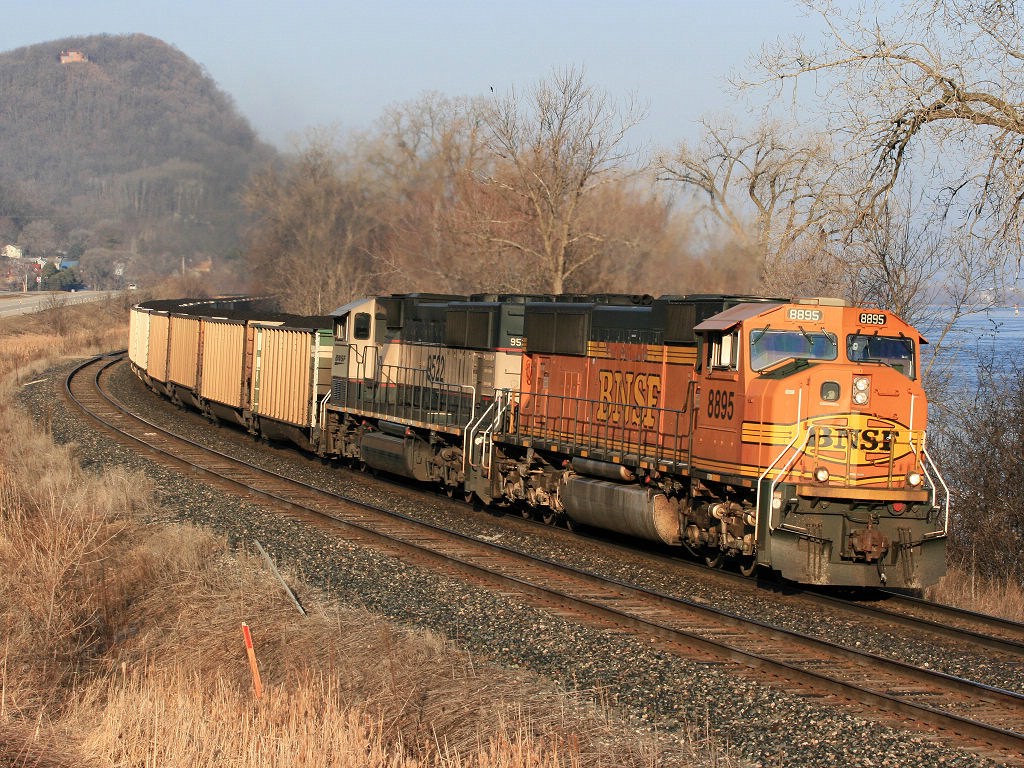 BNSF 8895
